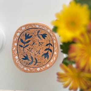 Sgraffito Terracotta Plate With Navy Flowers and White Pomegranate Rim ...