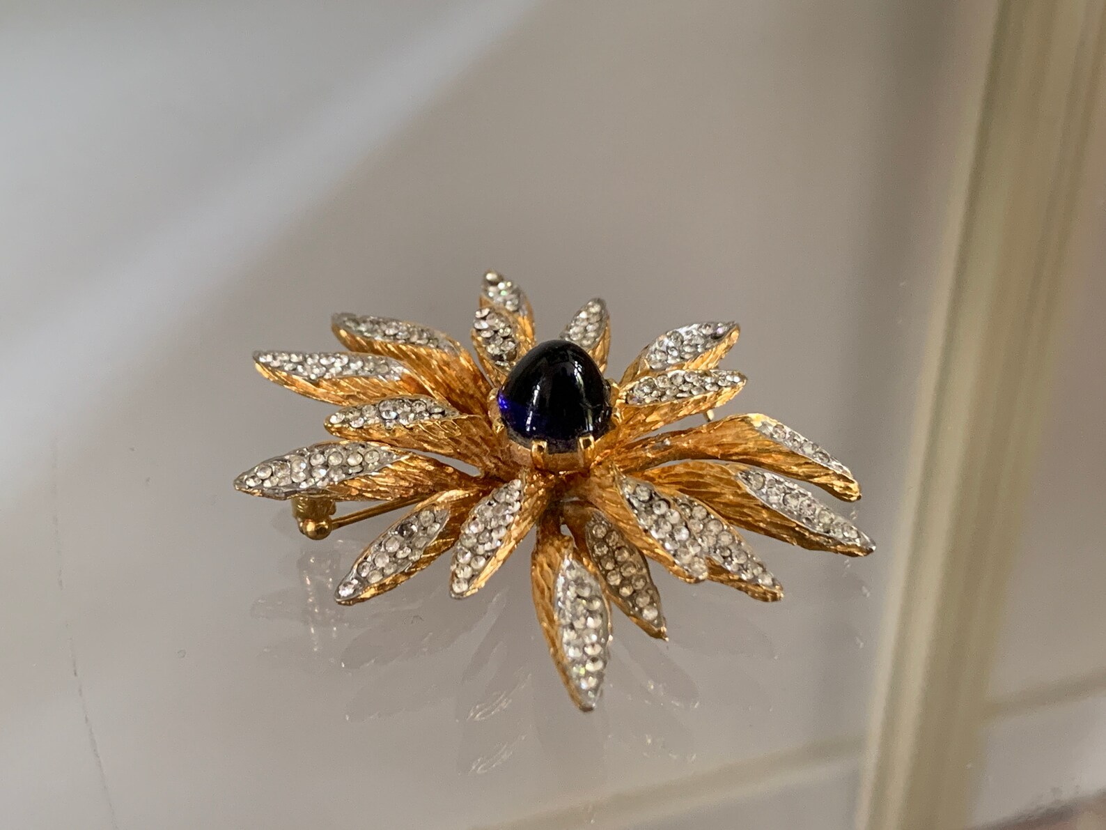 MODELE DEPOSE Blue Glass Stone Rhine Stone Vintage Brooch Flower Gold ...
