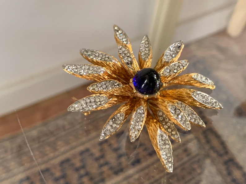 MODELE DEPOSE Blue Glass Stone Rhine Stone Vintage Brooch Flower Gold ...