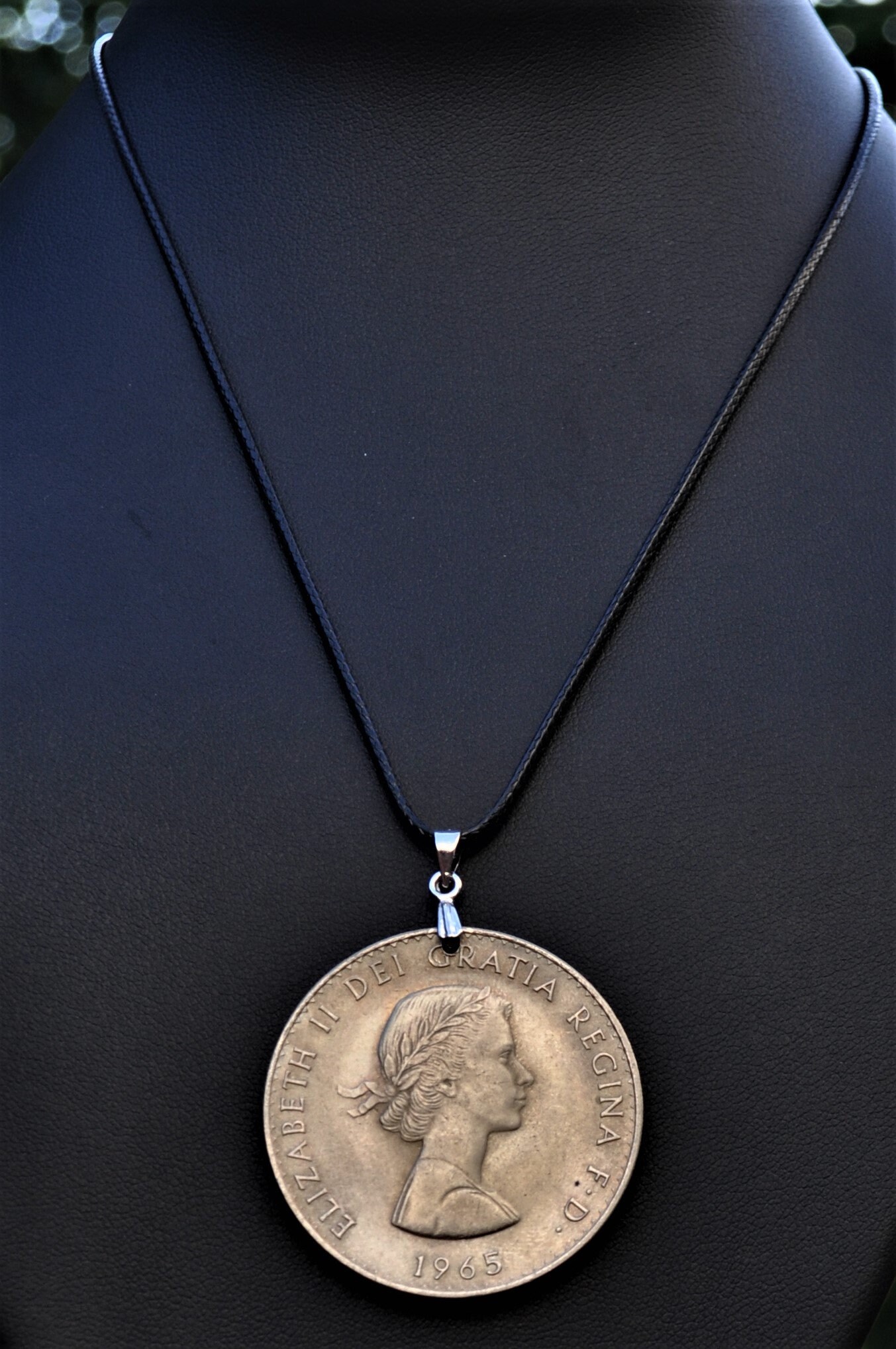 Large Reversable Queen Elizabeth/winston Churchill Coin Pendant ...