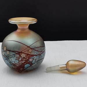 Studio Glass Okra Perfume Bottle. Stunning Iridescent Glass With Floral ...
