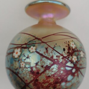Studio Glass Okra Perfume Bottle. Stunning Iridescent Glass With Floral ...