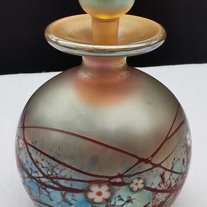 Studio Glass Okra Perfume Bottle. Stunning Iridescent Glass With Floral ...