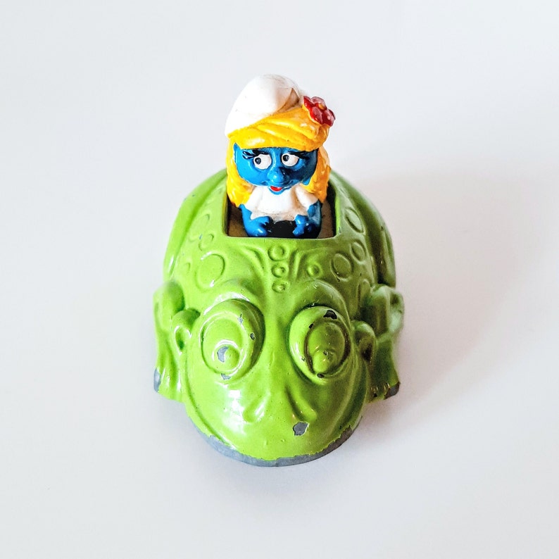 Smurfette Driving a Green Frog Car - Diecast 1:43 - 1983 Made in Italy ...
