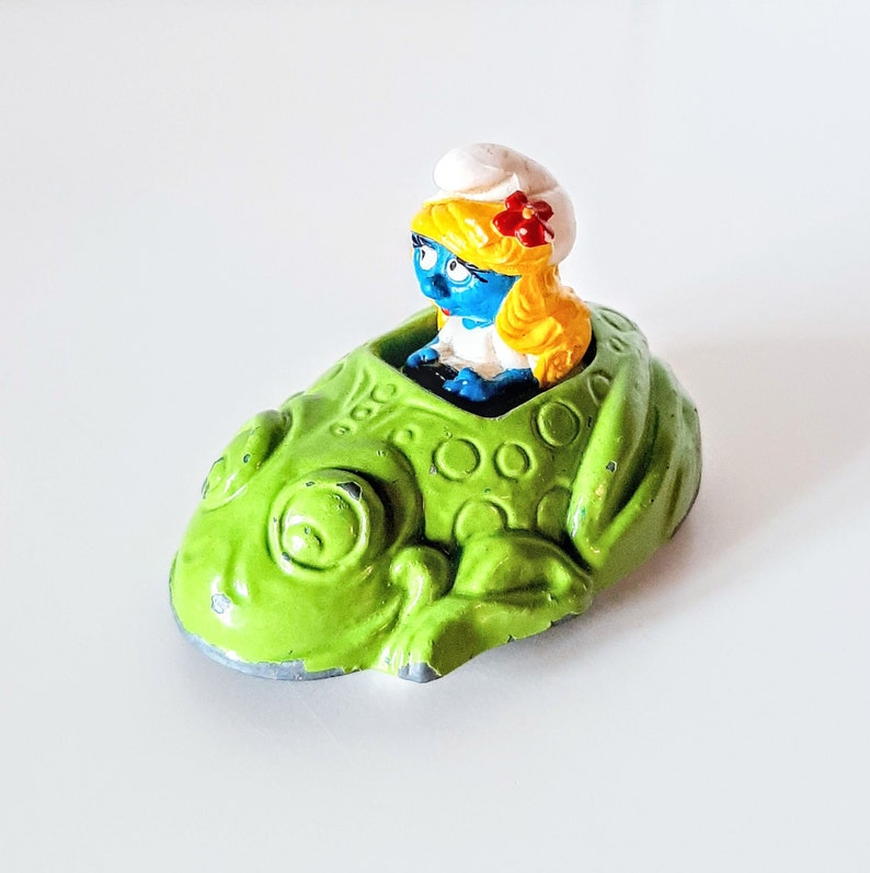 Smurfette Driving a Green Frog Car - Diecast 1:43 - 1983 Made in Italy ...