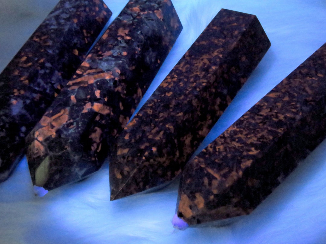 Gigantic Yooperlite Tower ~1KG Point Obelisk Super Huge Feng Shui UV ...