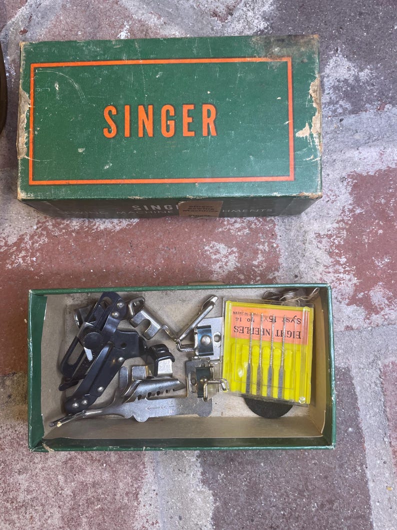 Antique Mid Century 1950s Singer Sewing Machine Model BZ 9-8 With ...
