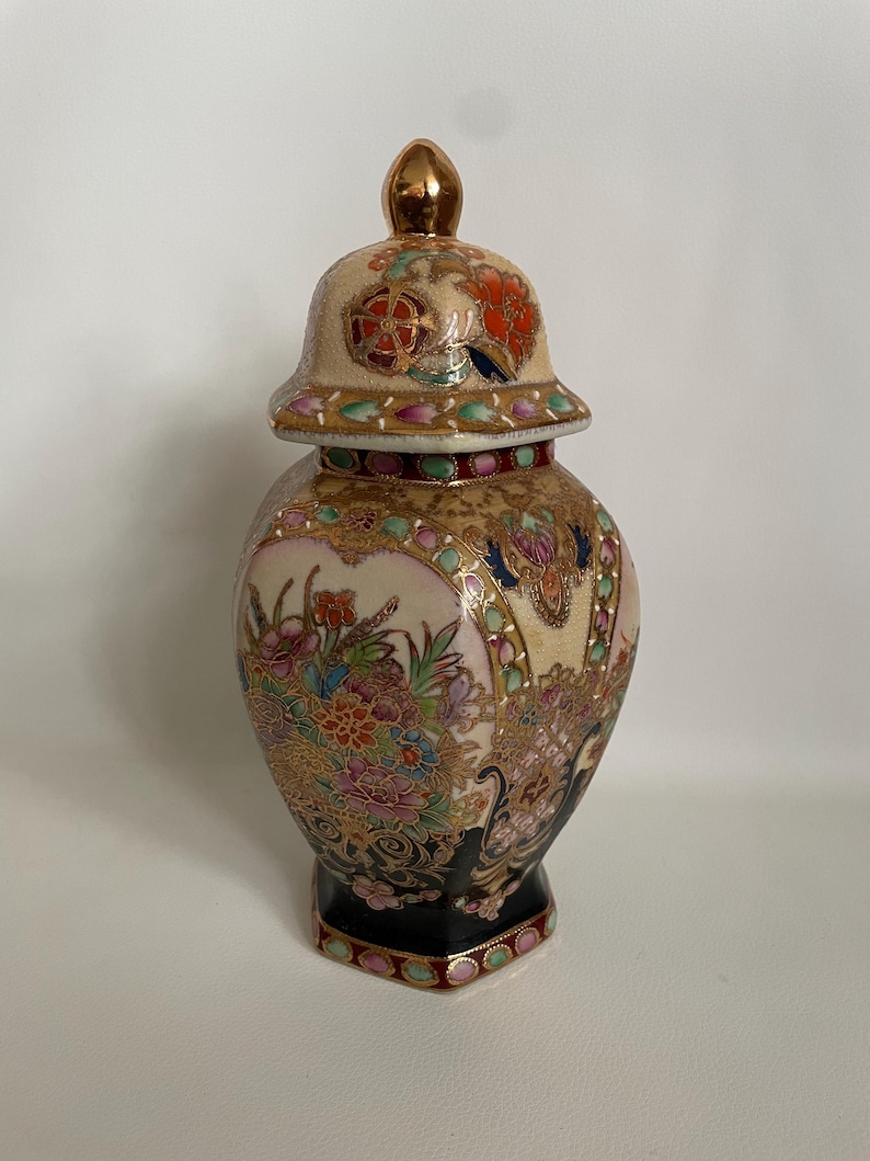 Antique Japanese Imperial Satsuma With Flowers