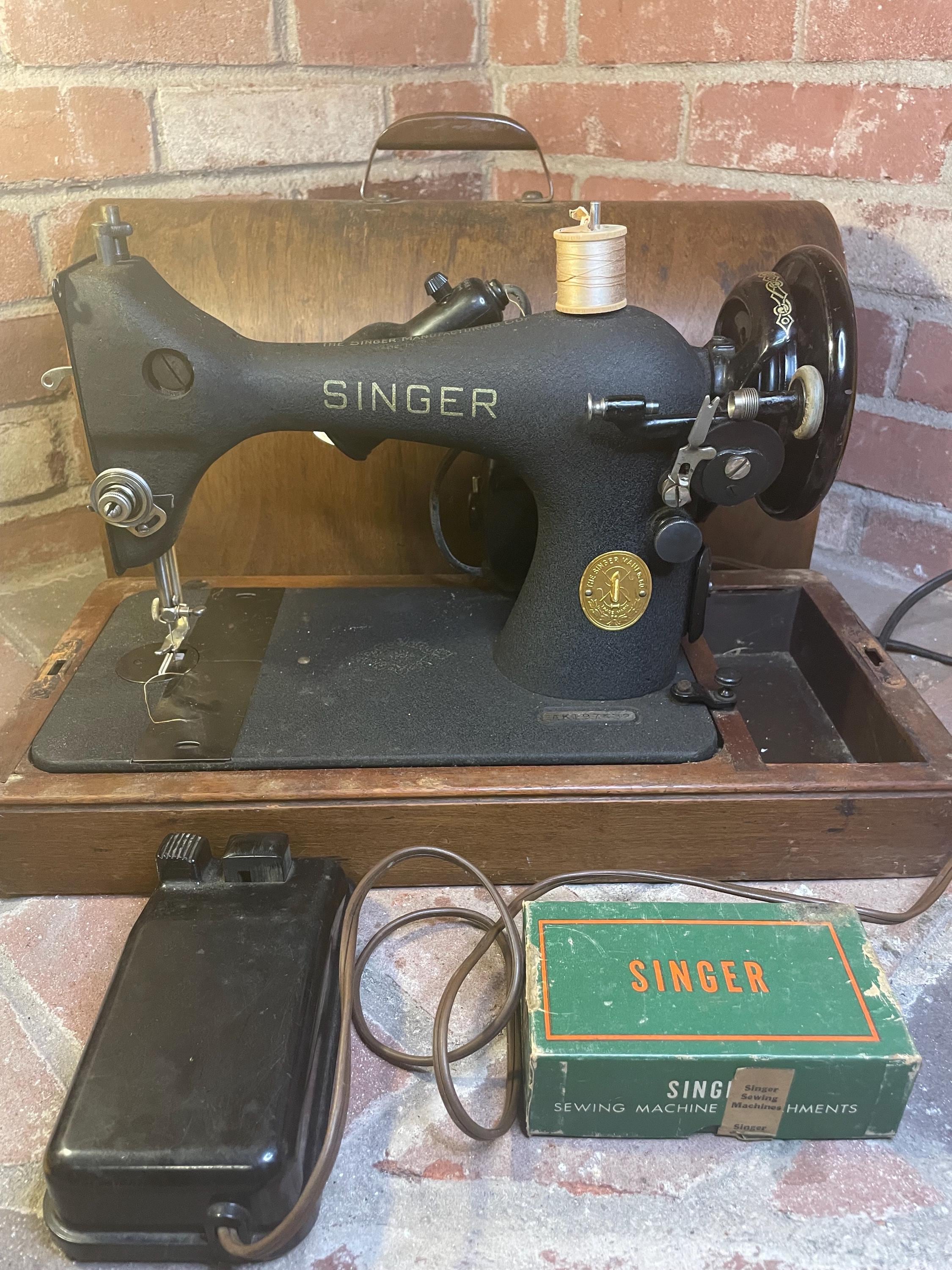 Antique Mid Century 1950s Singer Sewing Machine Model BZ 9-8 With ...