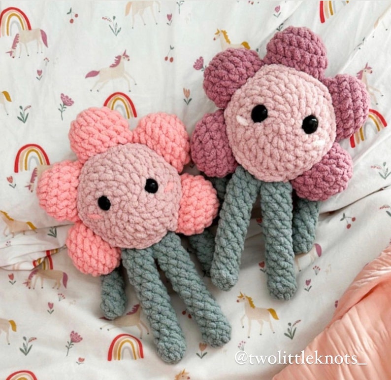 The ORIGINAL Groovy Flower Crochet Pattern / Low Sew Crochet - Etsy