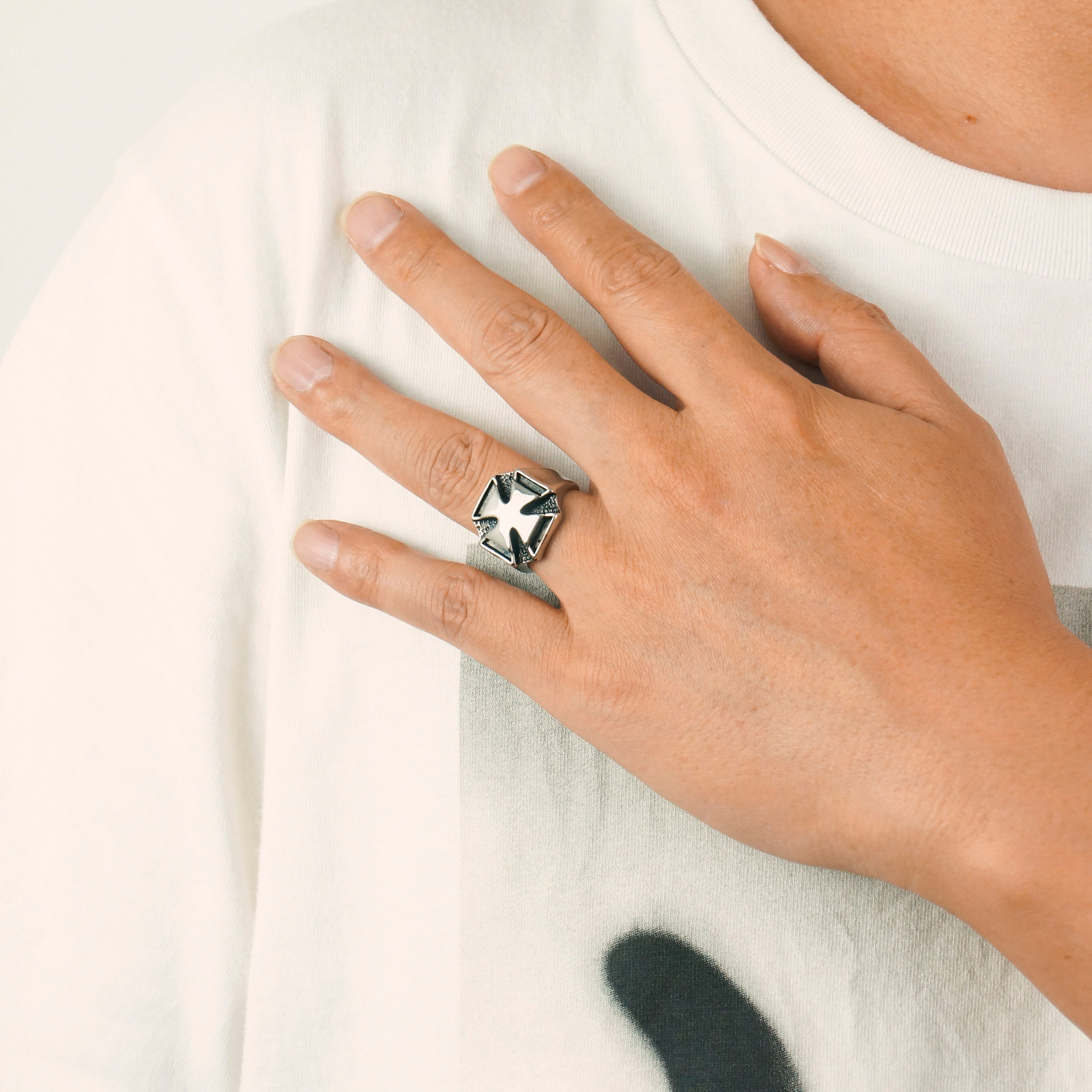 Christian Cross Signet Ring, Stainless Steel Engraved Faith Cross Men ...