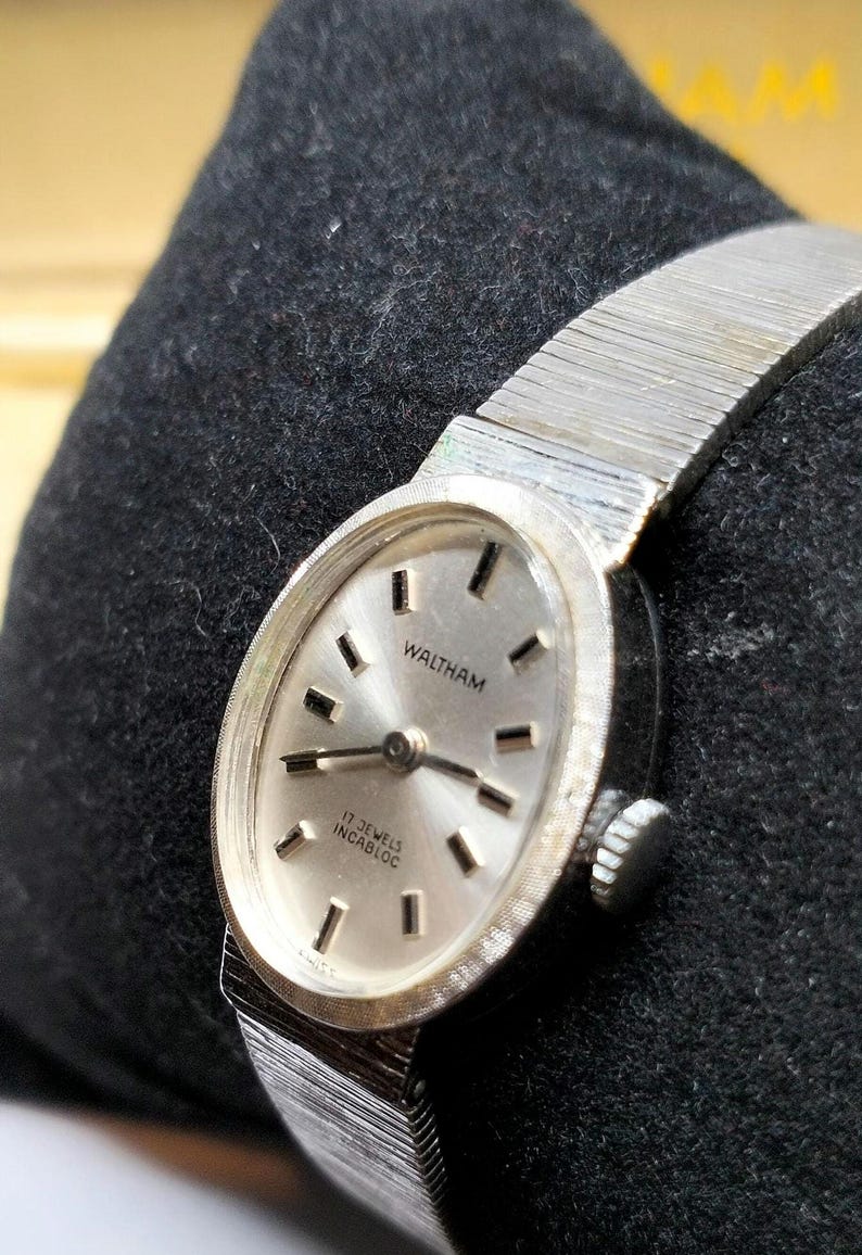 Vintage Waltham 17 Jewels Incabloc Mechanical Ladies Watch Analog Silver Plated Oval Swiss ...