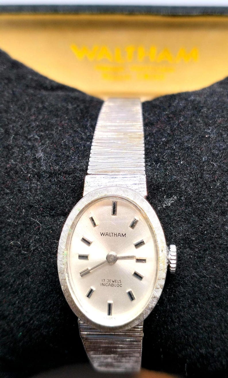 Vintage Waltham 17 Jewels Incabloc Mechanical Ladies Watch Analog Silver Plated Oval Swiss ...
