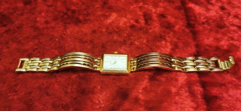 Vintage Seiko V700-5J00 Gold Tone Ladies Quartz Watch Japan - Etsy