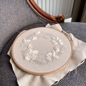 Pdf Pattern + Video Tutorial "cream Flower Wreath" 20 Cm (8 Inch) Hand ...