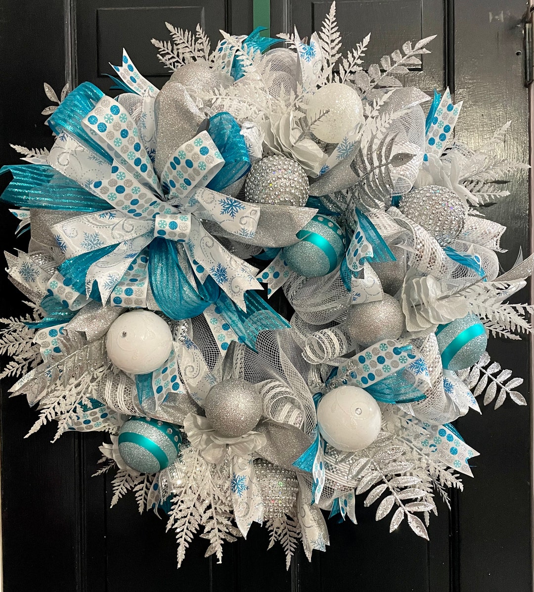 Snowflake Blue and White Winter Wreath, Blue and White Christmas Wreath ...