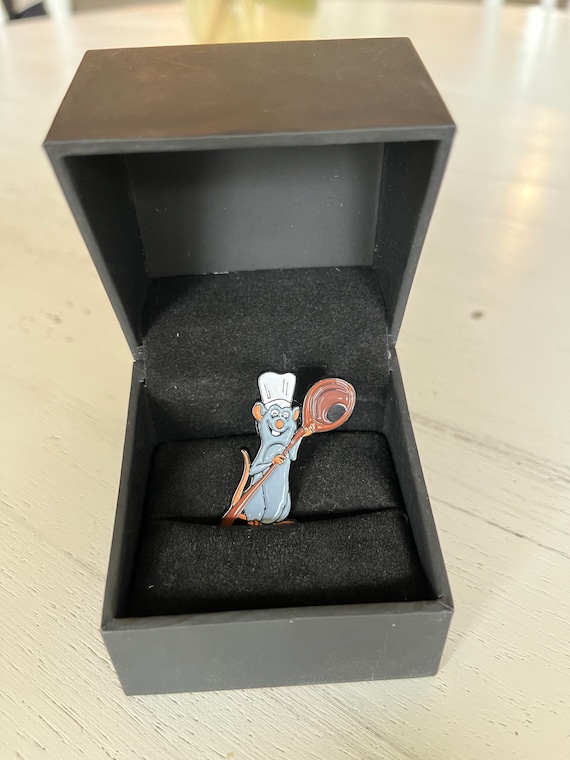 Disney Pixar ratatouille remy enamel pin - Gem