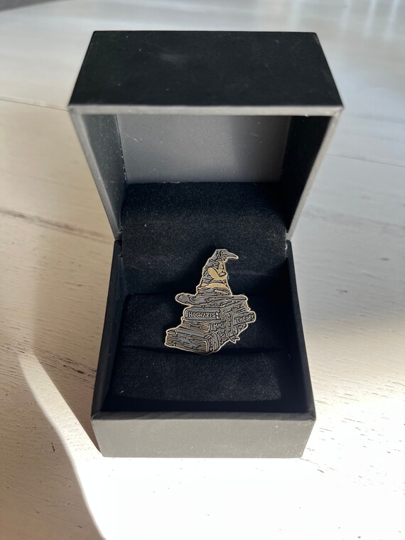 Harry Potter hogwarts magic theory sorting hat enamel… - Gem
