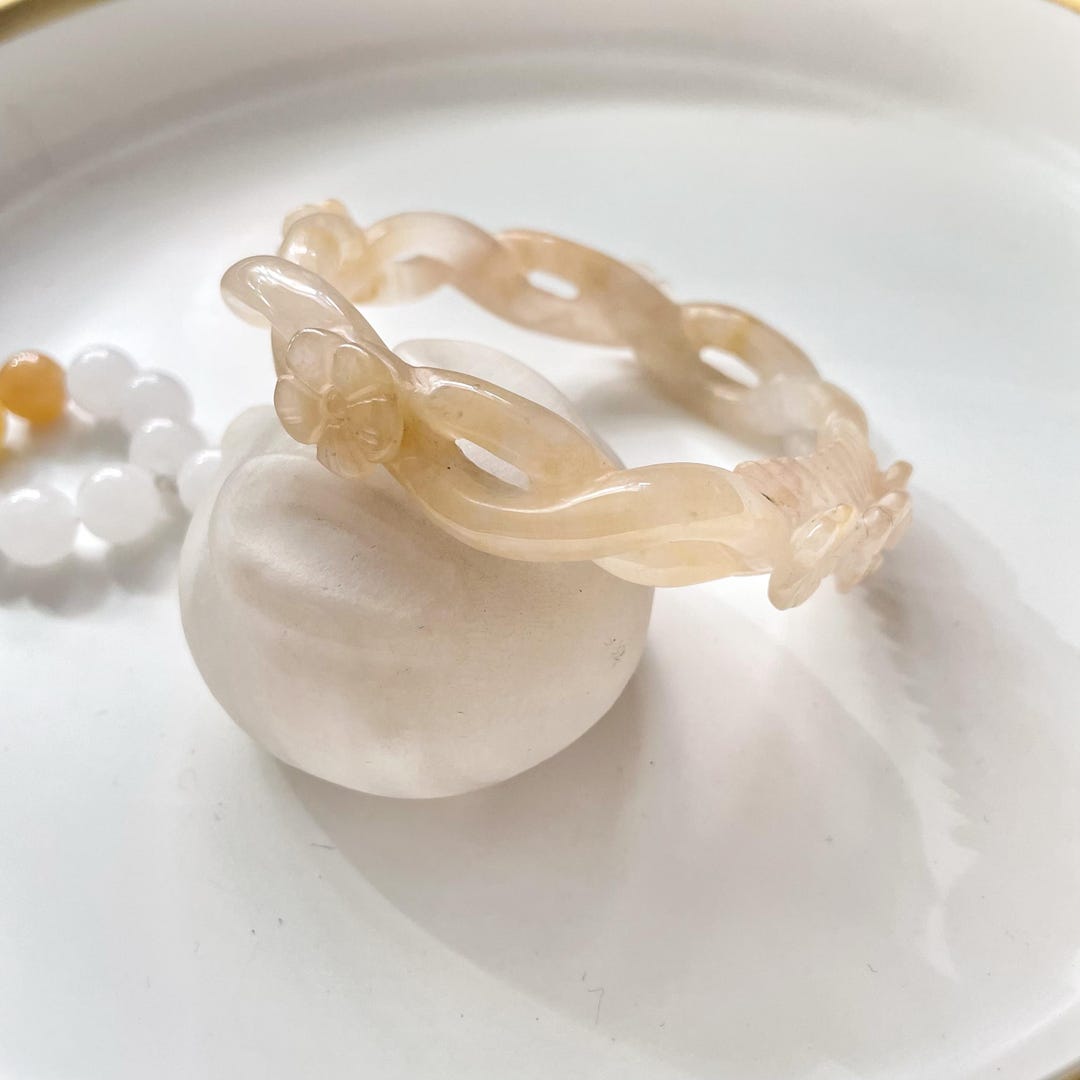 61mm Hand-sculpted Natural Quartzite Jade Bangle (shetaicui/佘太翠 ...
