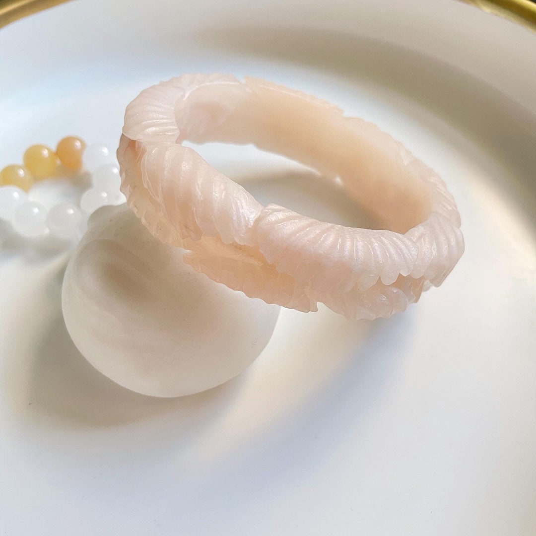 65.4mm Hand-sculpted Natural Quartzite Bangle (shetaicui/佘太翠), Ginko ...