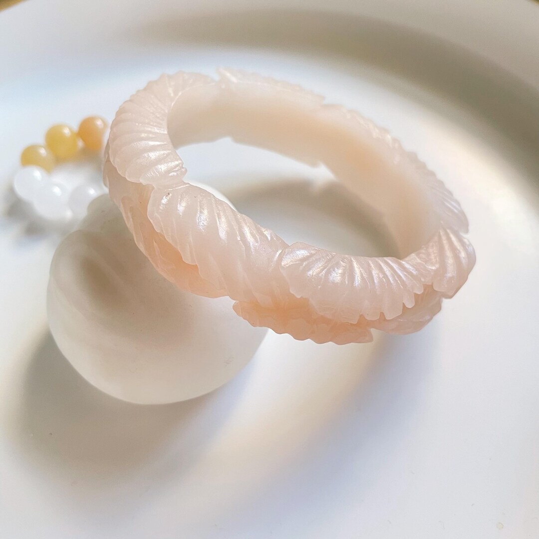 63.6mm Hand-sculpted Natural Quartzite Bangle (shetaicui/佘太翠), Ginko ...