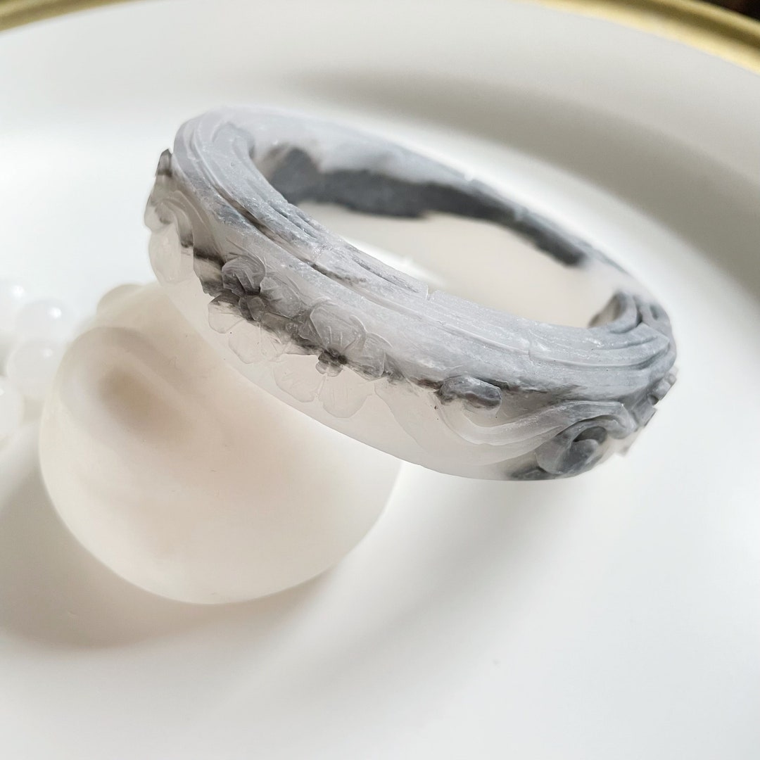 57.9mm Hand-sculpted Natural Quartzite Jade Bangle (shetaicui/佘太翠 ...