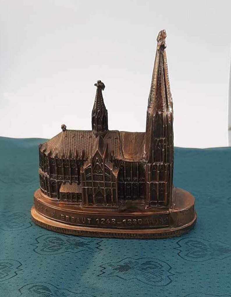 4 3D Model of Cologne Cathedral. Model of a Medieval Cathedral ...
