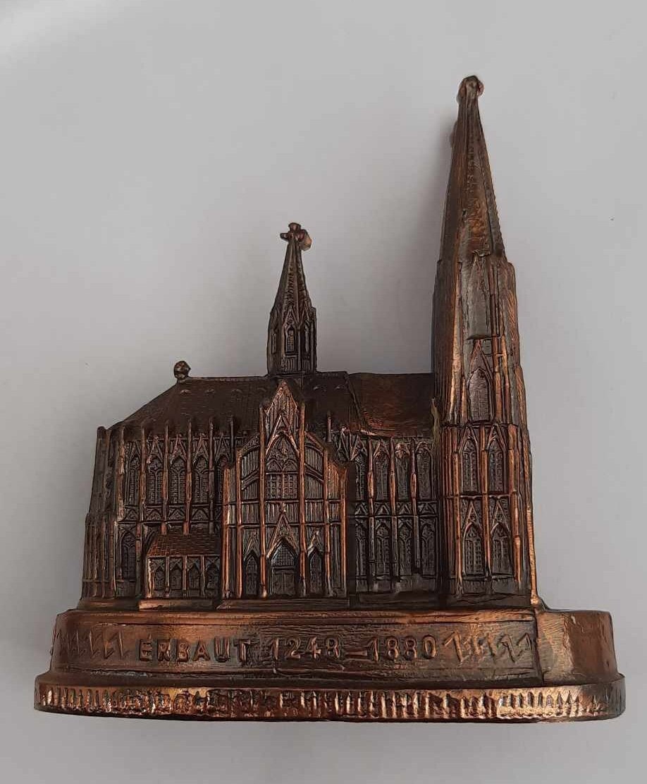 4 3D Model of Cologne Cathedral. Model of a Medieval Cathedral ...