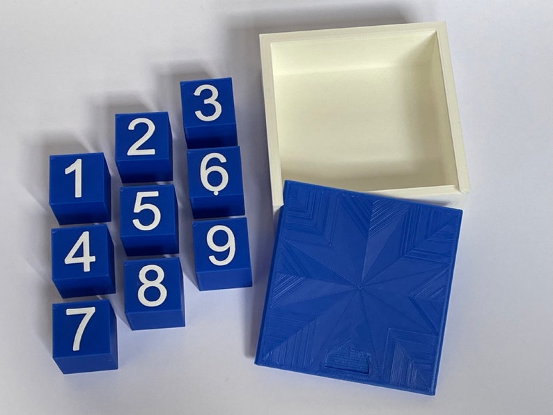 Cubos de Corsi con opción caja a juego. 9 cubos de plástico azul con ...