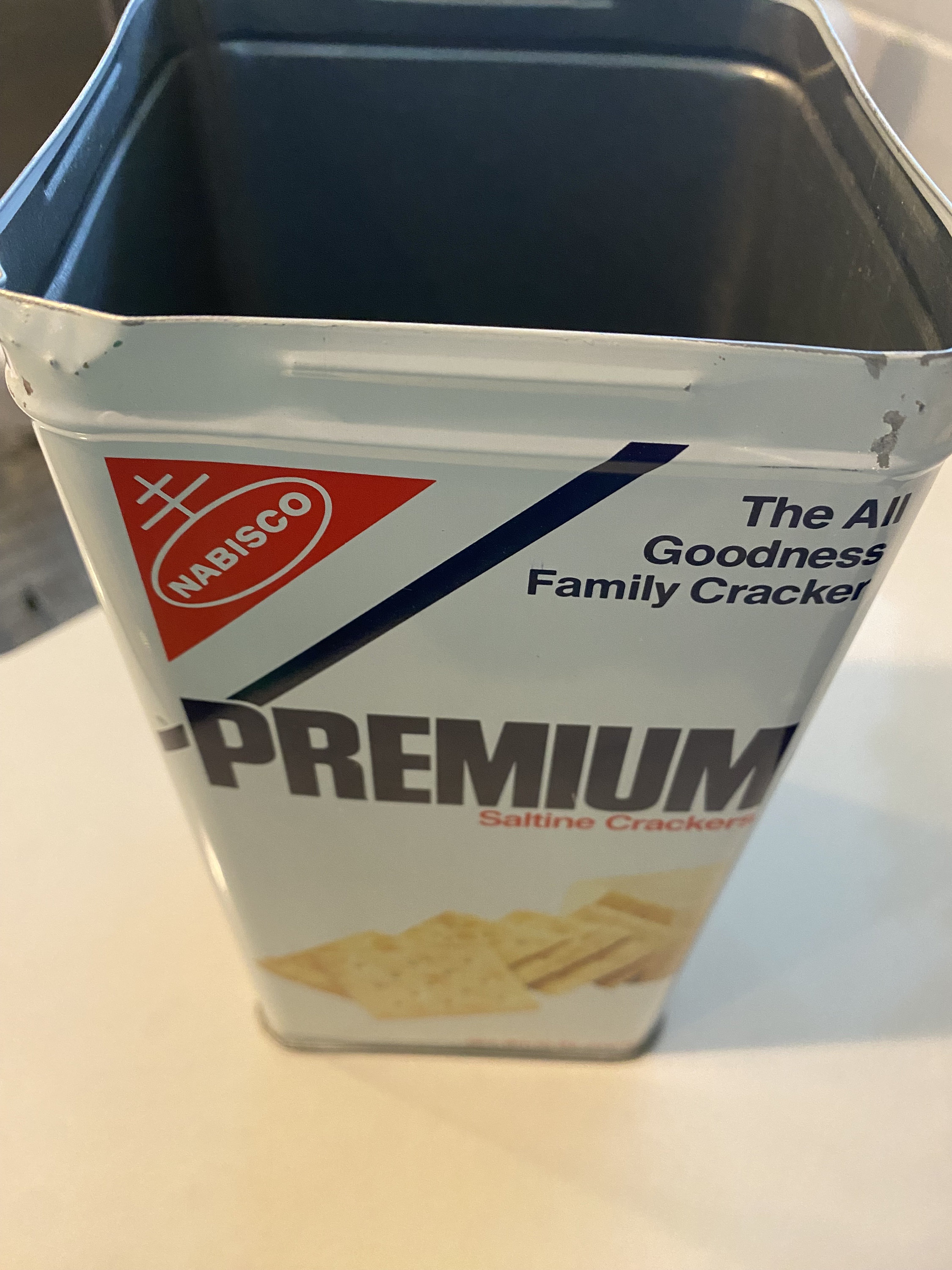 Vintage Cracker Tin. 1978. Has Some Dents on Top. See Pictures. - Etsy