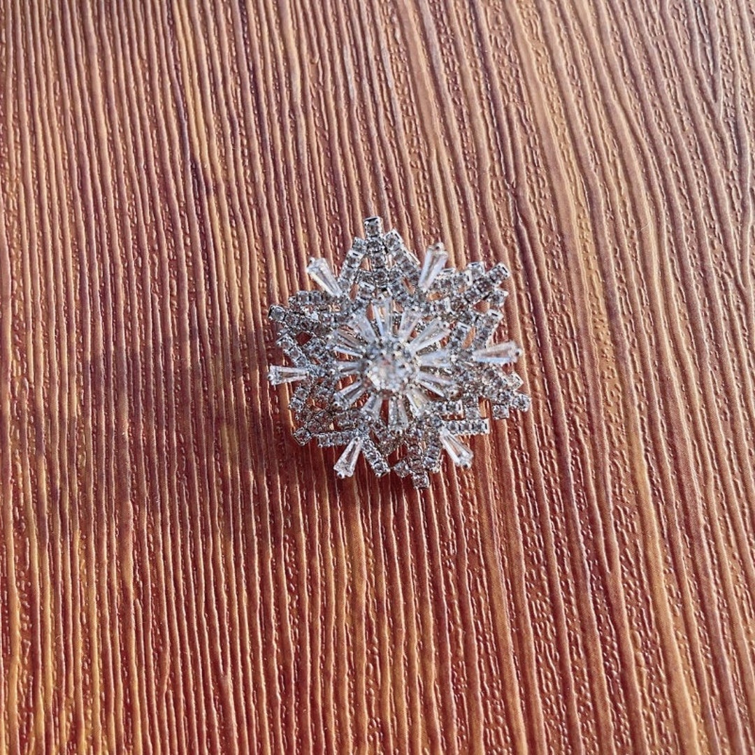 Silver Glitter Brooch, Petal Snowflake Brooch, Zircon Brooch, Exquisite ...