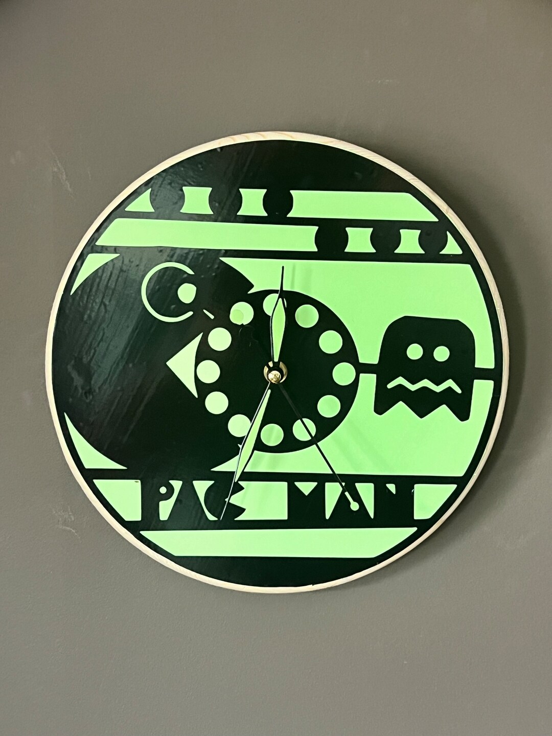 PAC-MAN Glow in the Dark Hand Made Clocks. Wood and Viynl - Etsy