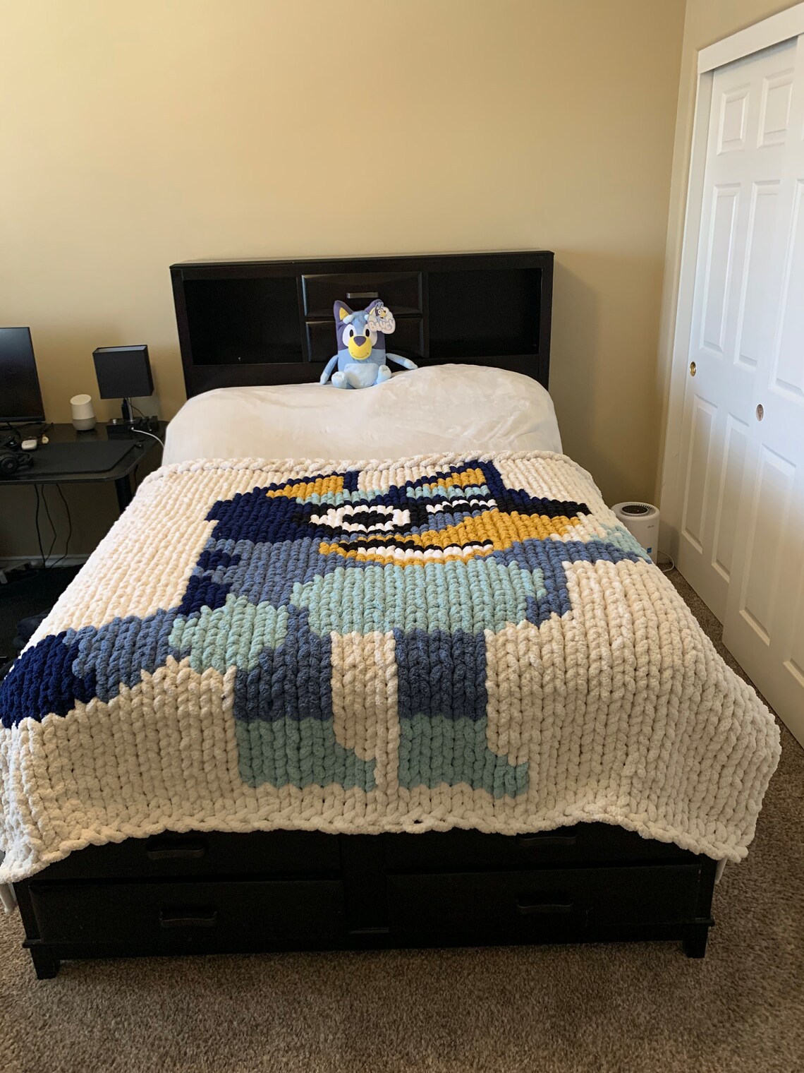 Bluey Hand Knitted Chunky Blanket - Etsy