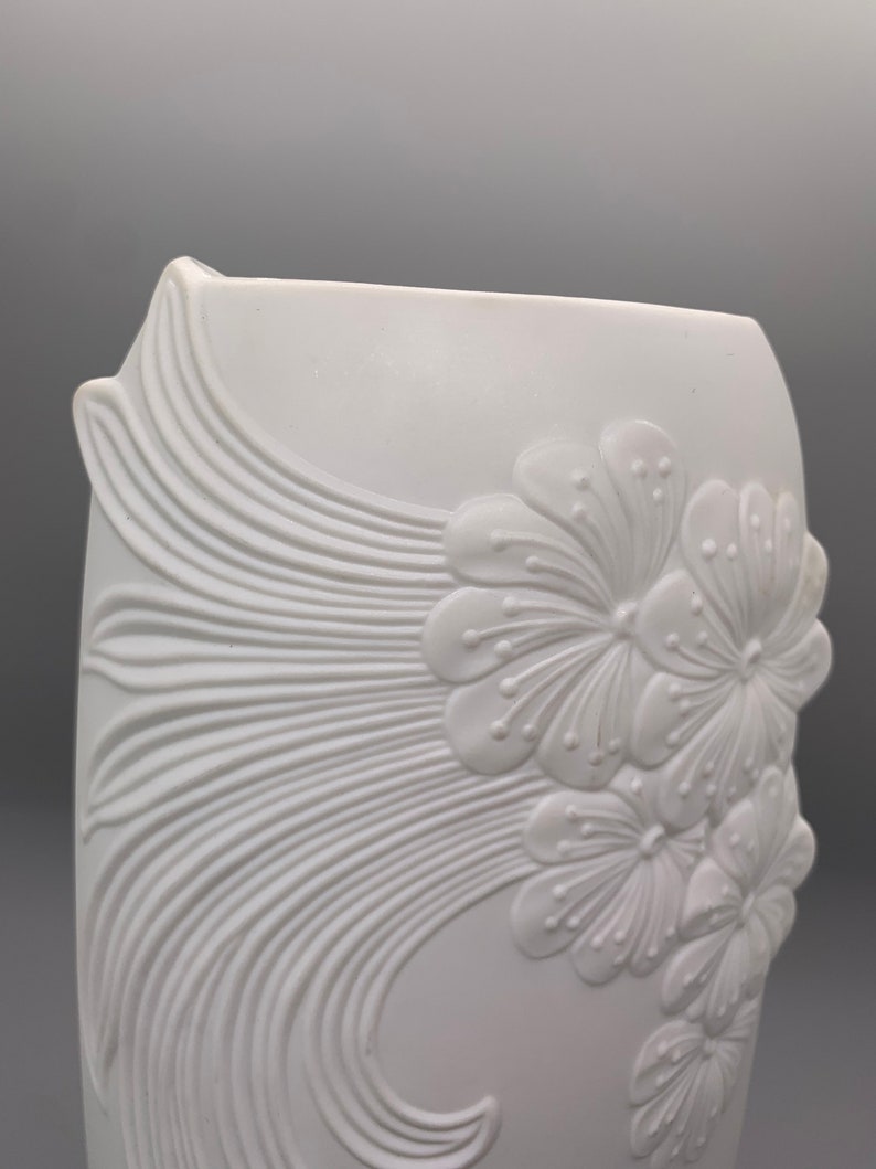 Vintage White Floral Kaiser Vase - Etsy