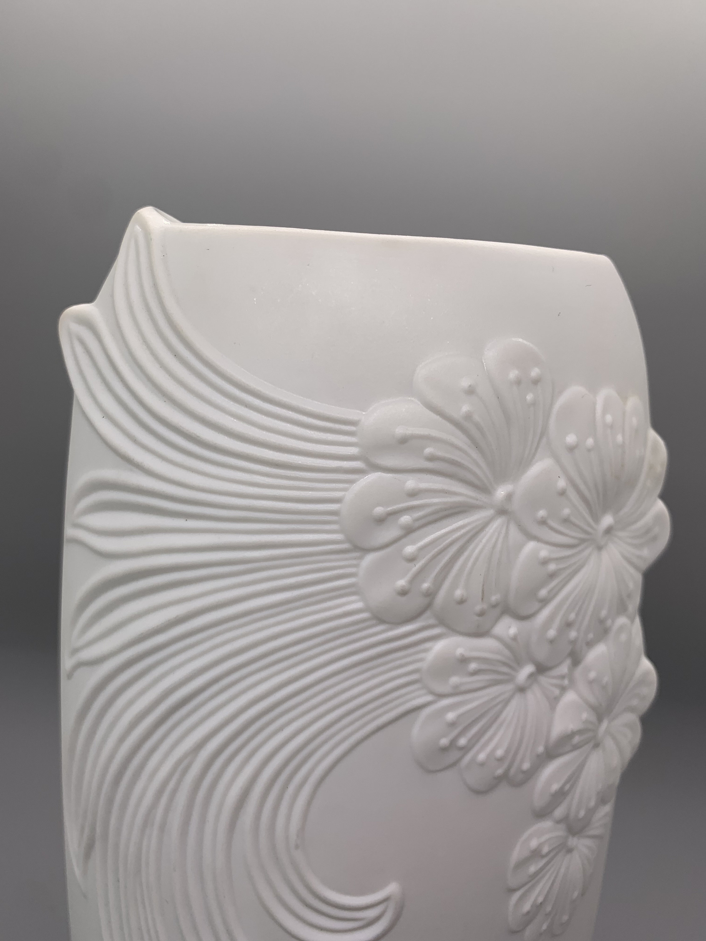 Vintage White Floral Kaiser Vase - Etsy