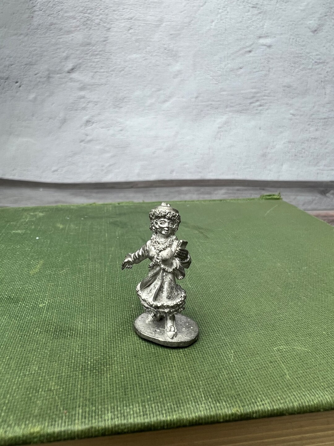Vintage Unpainted 1983 Grenadier Model Female Character - Etsy