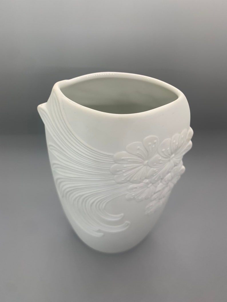 Vintage White Floral Kaiser Vase - Etsy