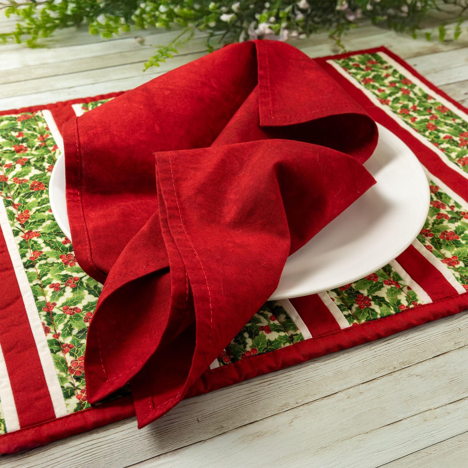 Christmas Holly Quilted Table Runner - Handmade With Hand-dyed Kona ...