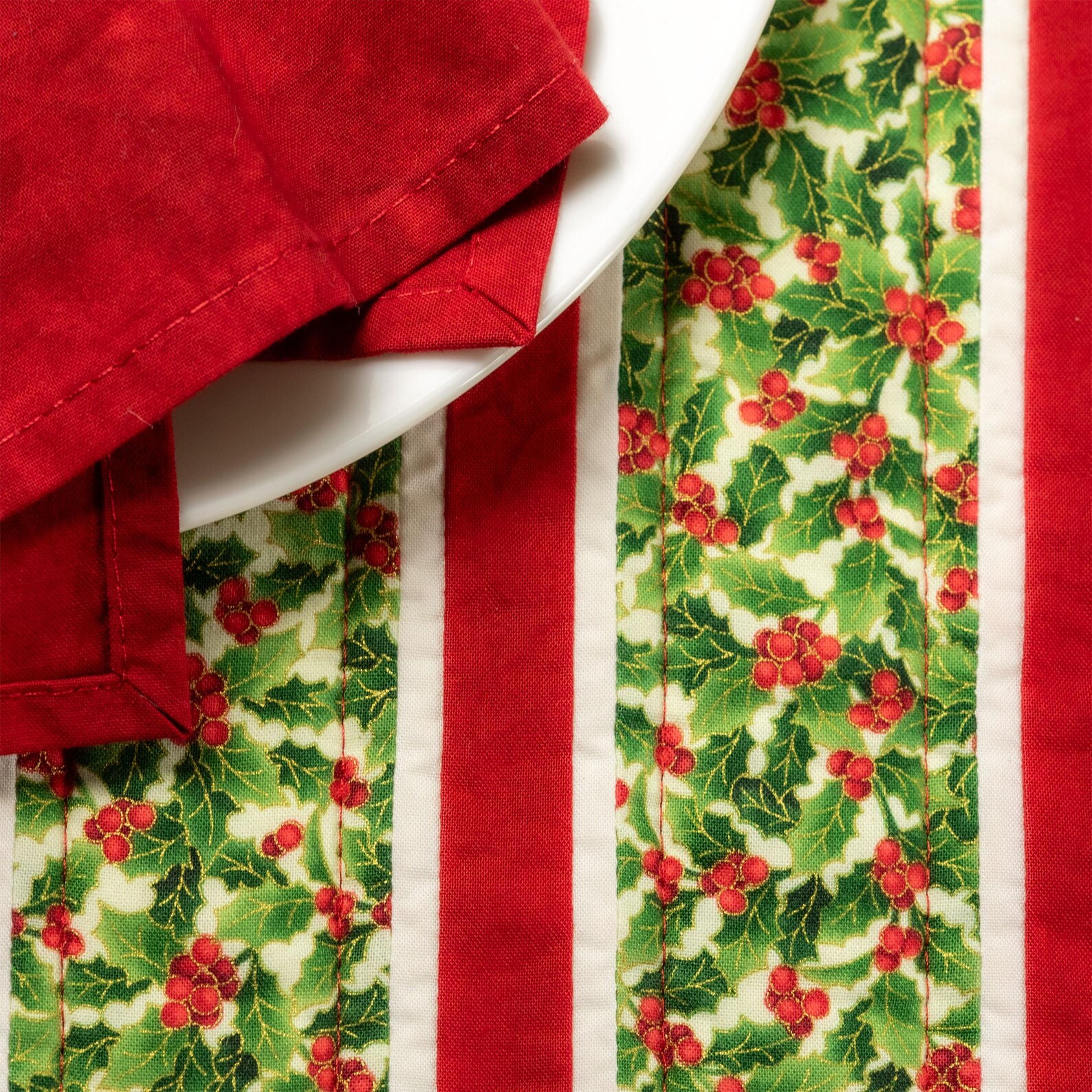 Christmas Holly Quilted Table Runner - Handmade With Hand-dyed Kona ...