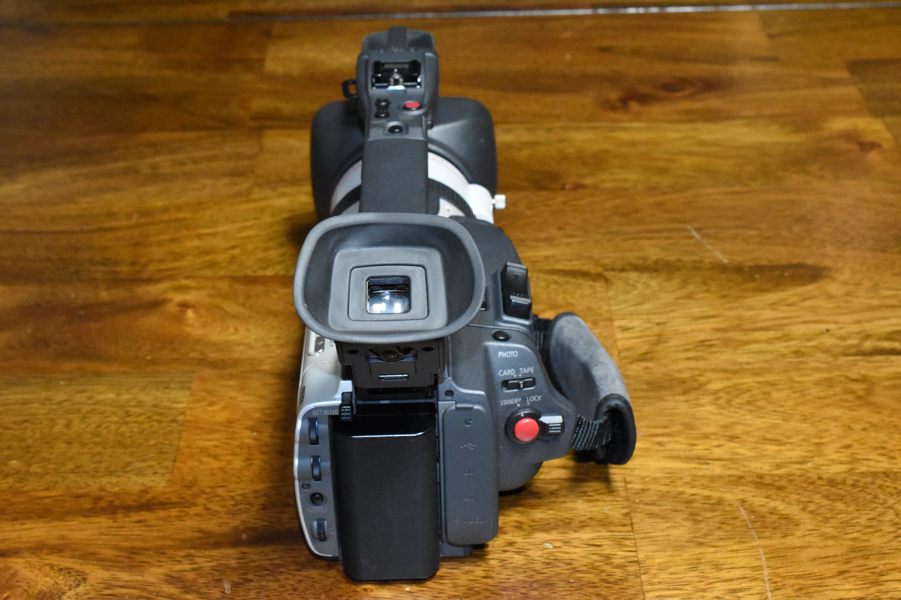 Canon DM-GL2 Professional Minidv 3CCD Digital Camcorder With Battery ...