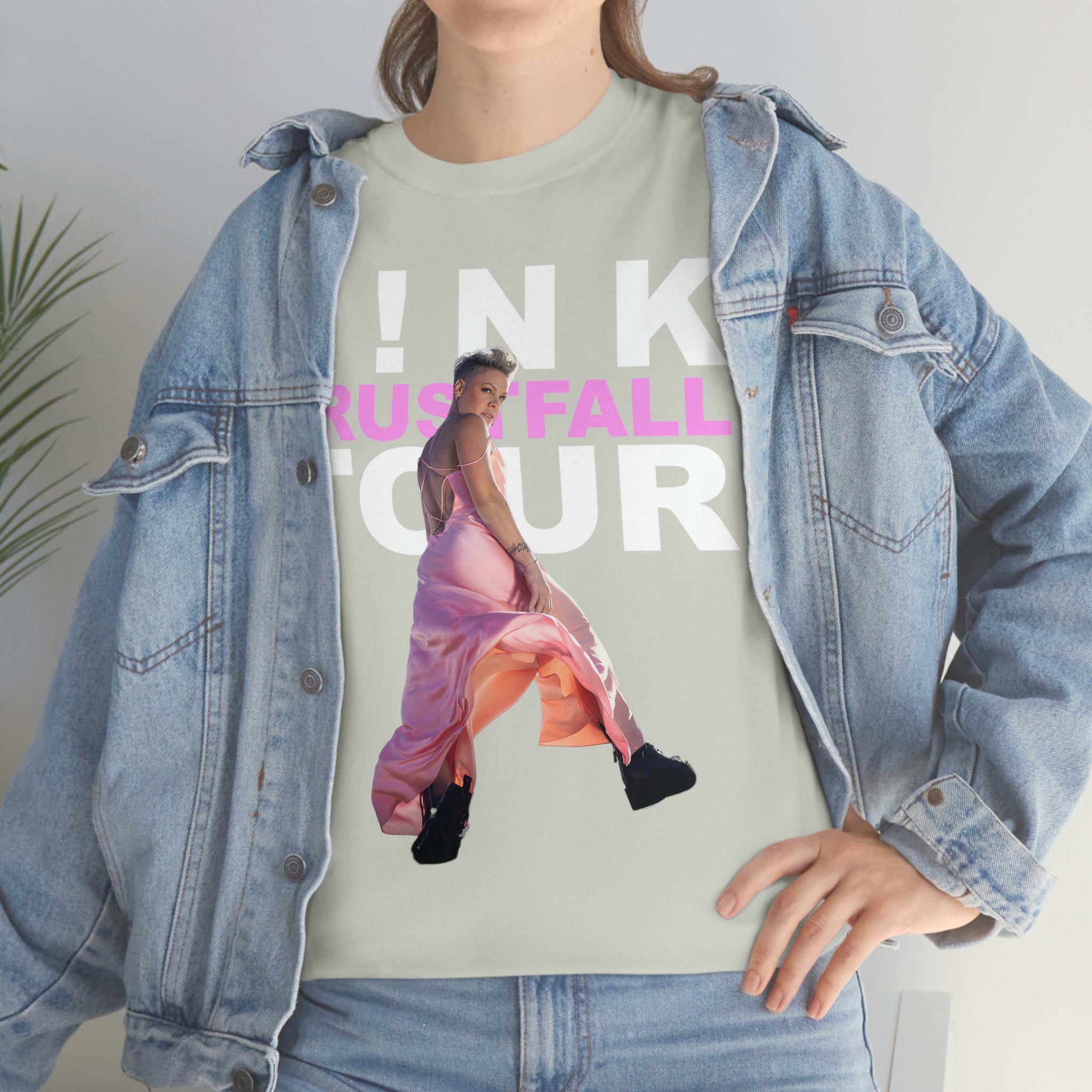 Camiseta Rosa En La Gira Camiseta Trustfall Tour 2023 Camiseta Rosa