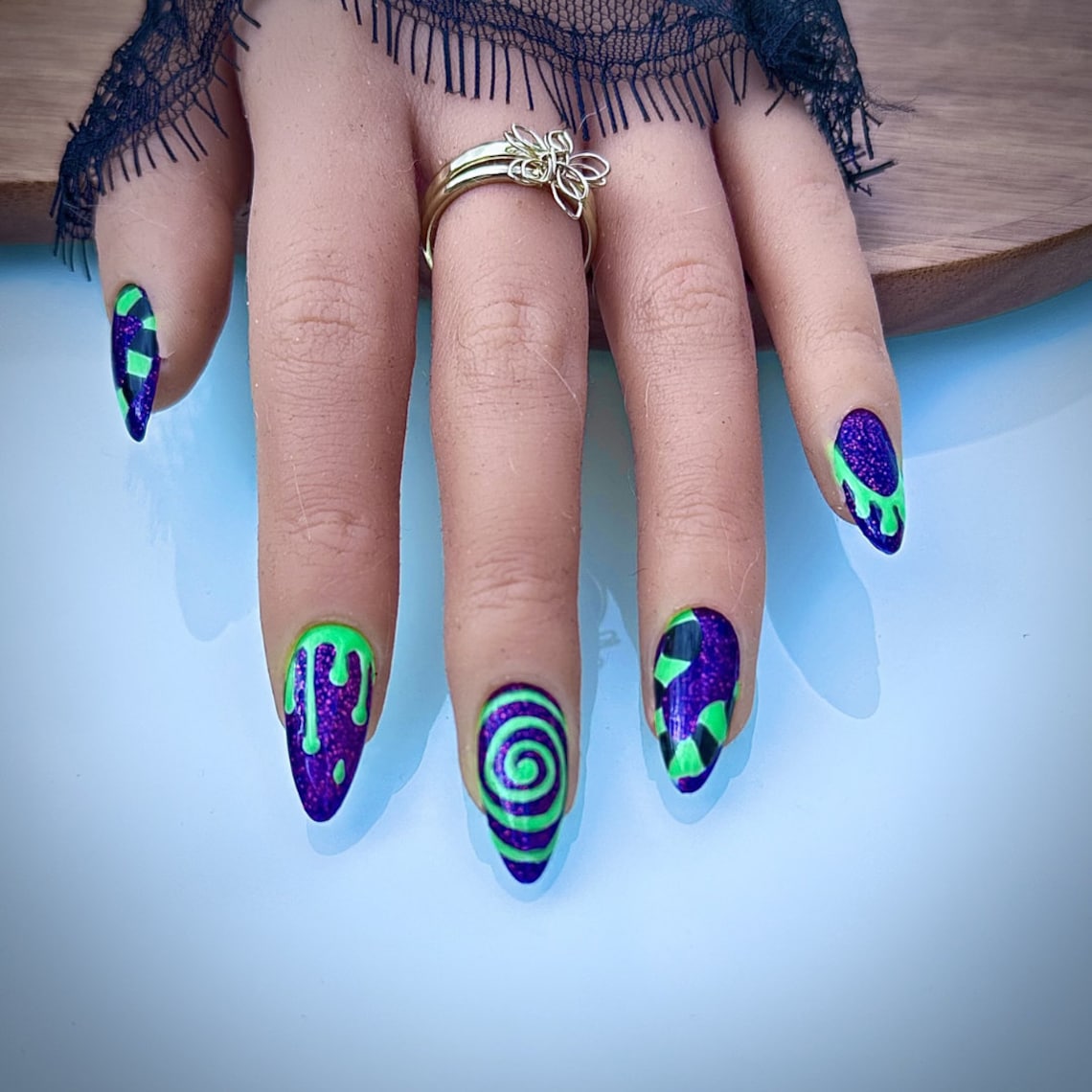 Spooky Swirl Glow in the Dark Press on Nails Halloween Nail Art, Hand ...