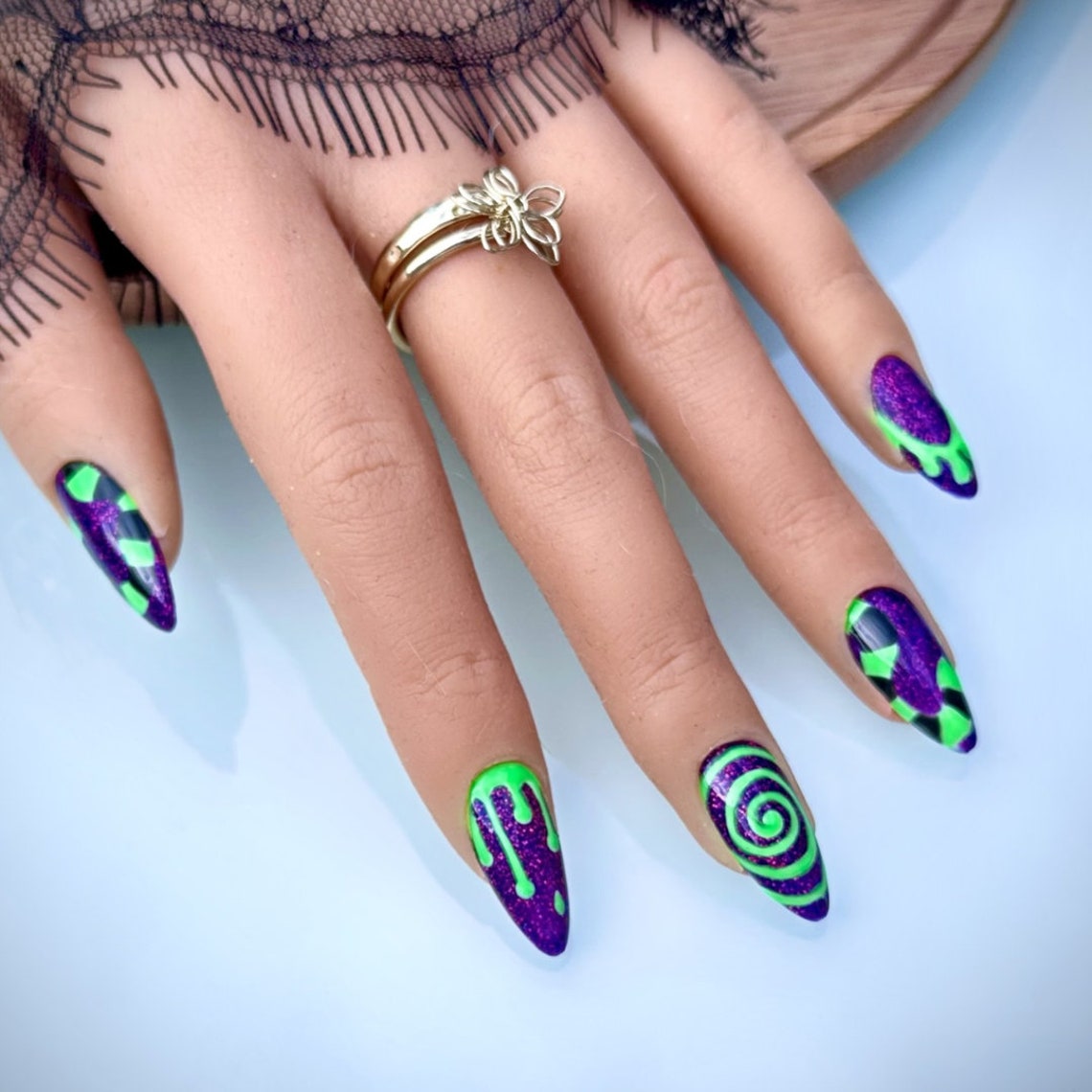 Spooky Swirl Glow in the Dark Press on Nails Halloween Nail Art, Hand ...