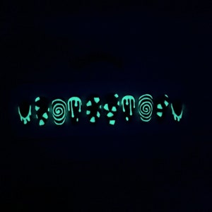 Spooky Swirl Glow in the Dark Press on Nails Halloween Nail Art, Hand ...