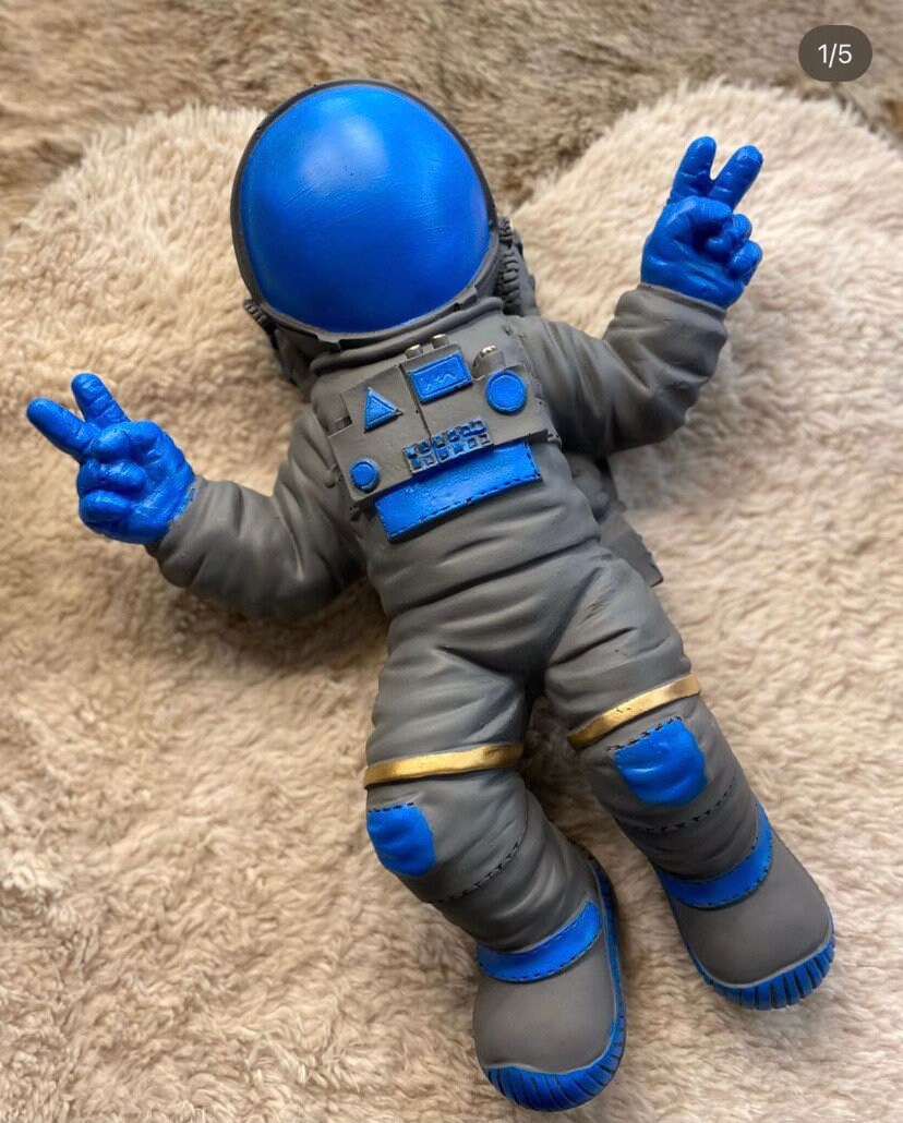 Bronze Astronaut Statue, Astronaut Sculpture, Spacewoman Figure ...