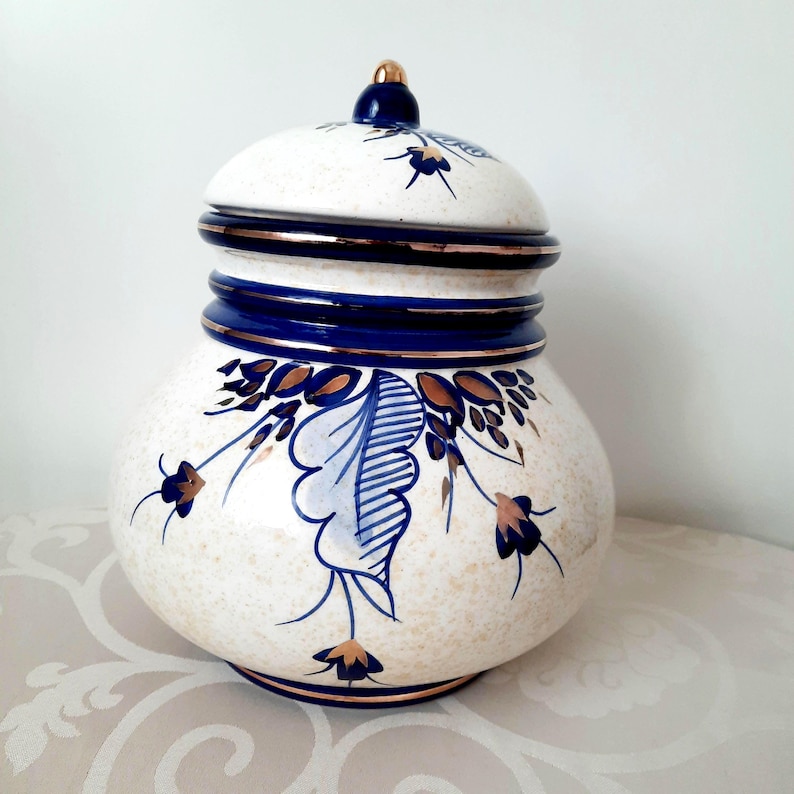 Vintage Blue White Porcelain Jar, Hand-painted Floral Patterns, Classic ...