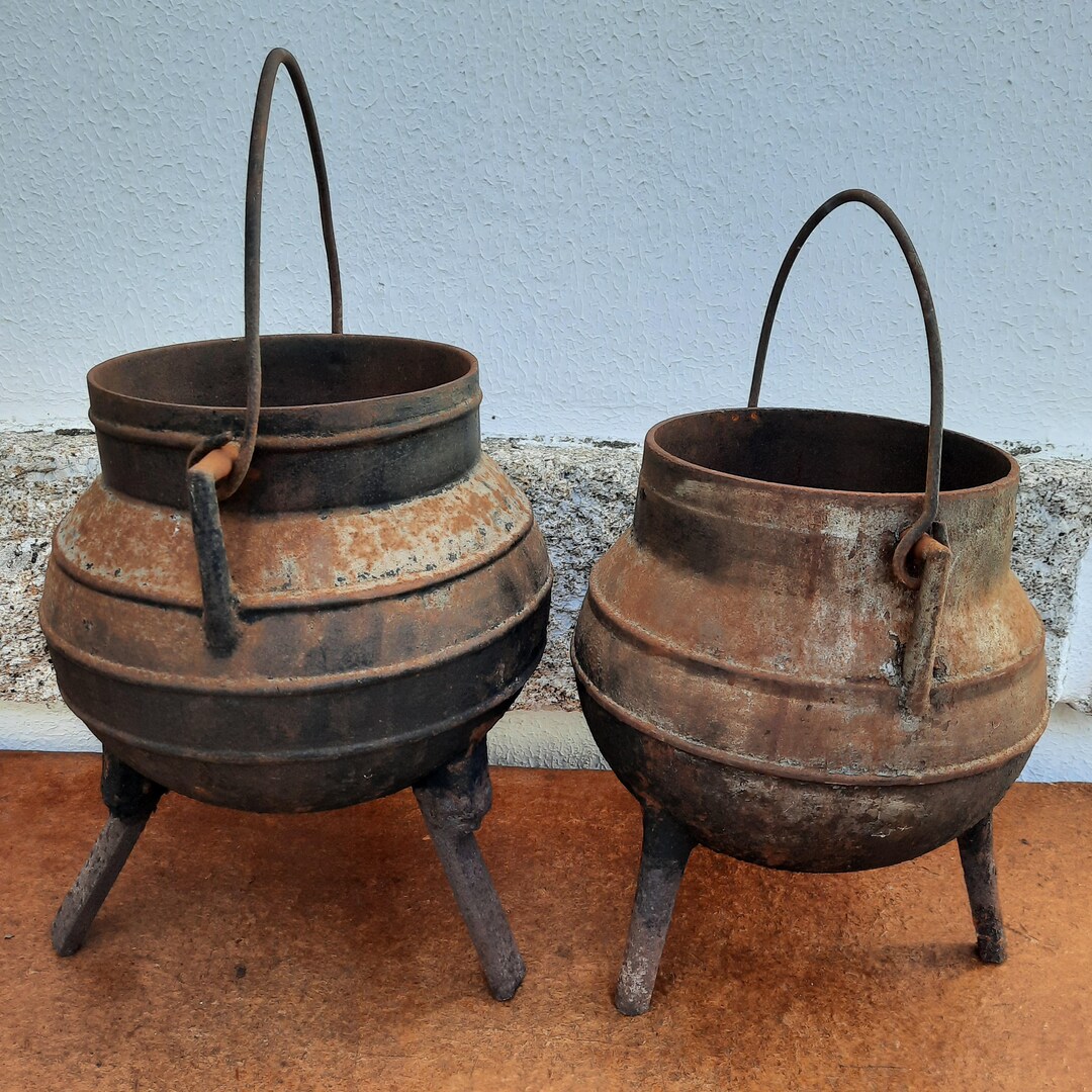 Vintage Cast Iron Pot.antique Iron Pot on Legs. Traditional Primitive ...