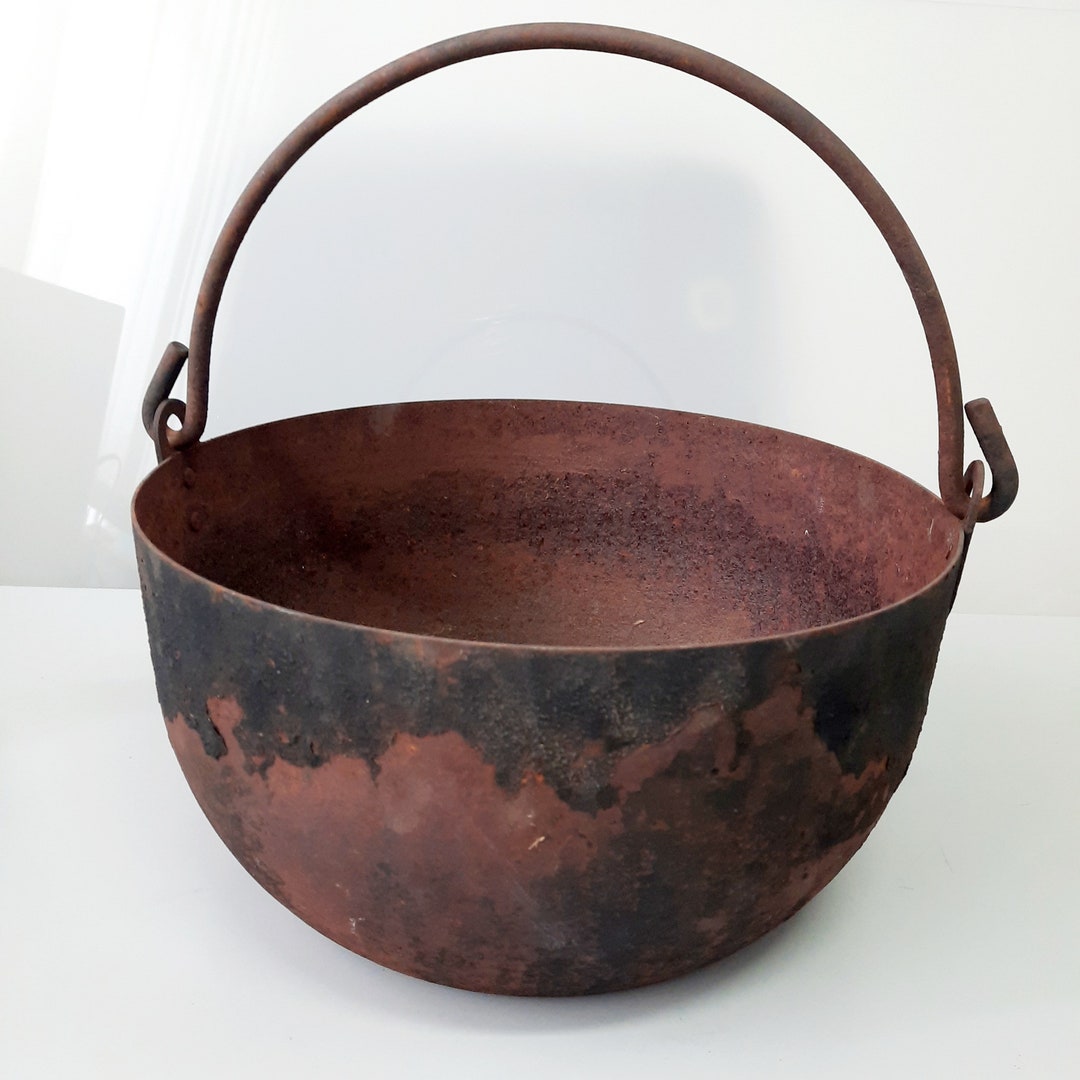 Vintage Rusty Iron Cauldron. Rustic Cauldron With a Handle. Primitive ...