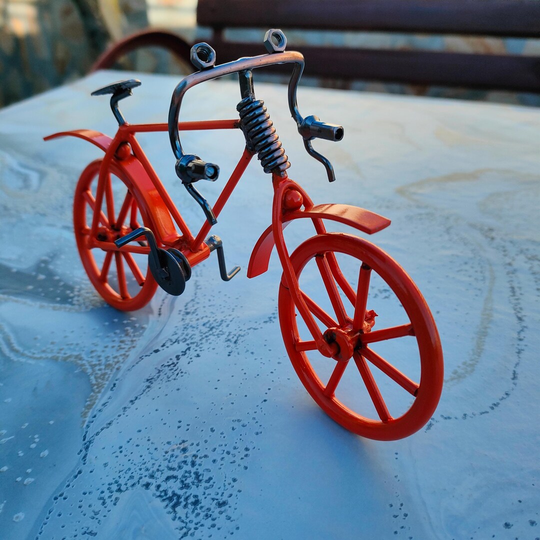 Retro Bicycle Metal Artwork Bookshelf Decor- Vintage Style Bike Metal ...