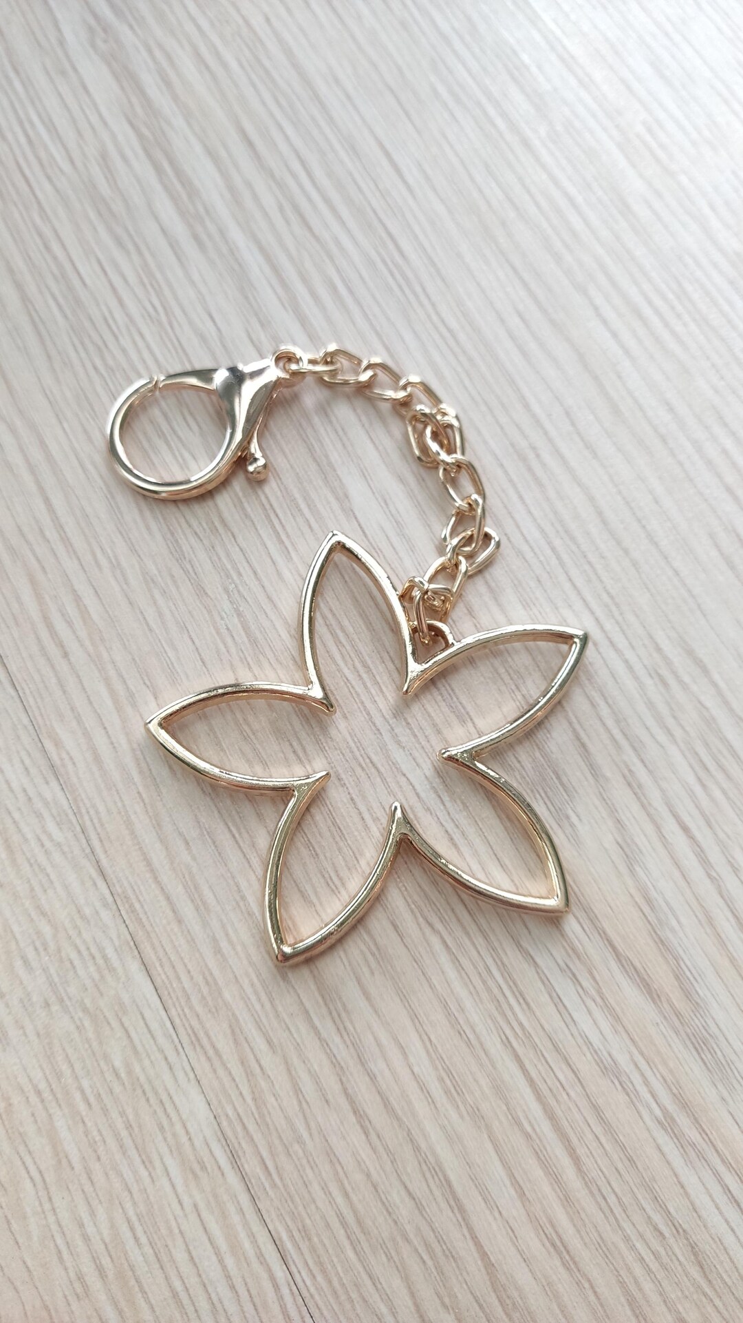 Gold Flower-shaped Keychain/ Elegant and Stylish Gold Keyring/ Giftable ...